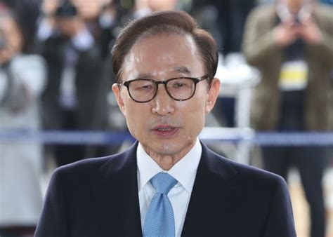 검찰 포토라인에 선 Mb 참담한 심정으로 이 자리에 섰다 한국경제
