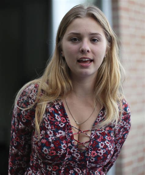 Beautiful Blond With A Nice Cleavage Rwomentightoutfits
