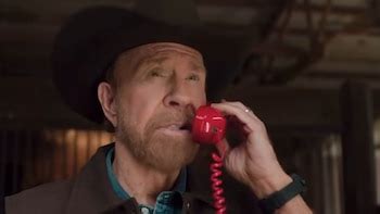 Chuck Norris Protagoniza Su última Película Zombis A Bordo De Un Avión