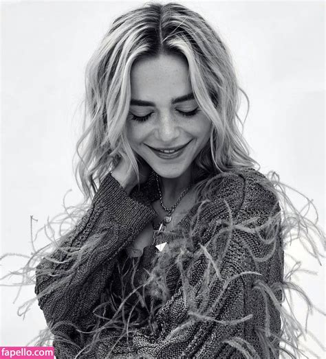 Kiernan Shipka I Nudes Celeb Nudes
