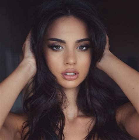 Prezantuesja Shqiptare Tregon Kërkesën E çmendu Syri Lajmi I Fundit