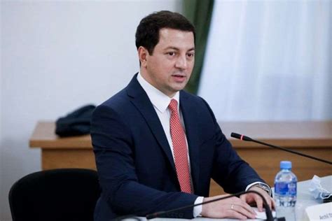 არჩილ თალაკვაძე იკვეთება რომ კეზერაშვილს ურთიერთობა ჰქონდა არა მხოლოდ მელიასთან ან