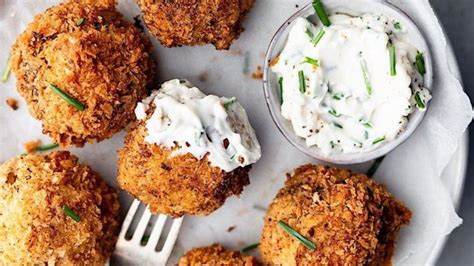 Garlic Cheese Ball Recipe উইকেন্ডের সন্ধে হোক সর্টেড পাতে থাকুক