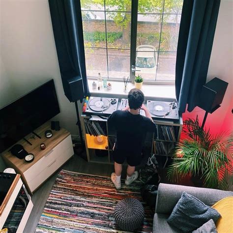 Swin · Artist Profile