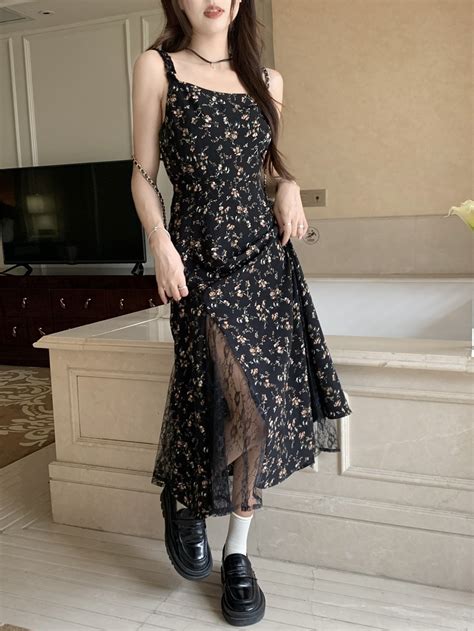 블롱뮤 블랙 플라워 레이스 원피스 스퀘어 넥 슬리브리스 나시 하이 웨스트 잔 꽃 무늬 패턴 슬링 슬릿 시스루 포인트 트임 롱
