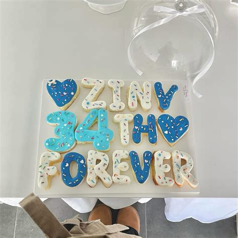 세임벌스⋆인천케이크 인천디저트카페 케이크클래스 🍫🌹♥️🍄 해피 발렌타인∗̥ ⁺˚♡ 예약 안내는 프로필에 링크를 통해 확인하실 수 있습니다 Instagram