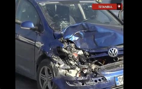 İstanbul da Feci Kaza Karşıya Geçerken Araçların Arasına Sıkışan Bir Gencin Bacağı Koptu Onedio