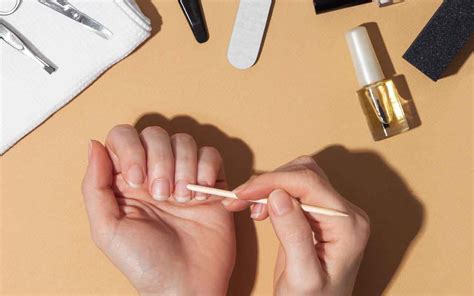 軟指甲怎麼變硬？5大護甲技巧告別軟爛指甲！ 法妍