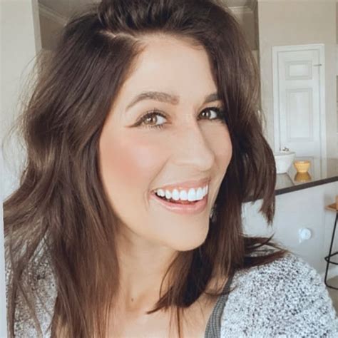 K R I S T I N O N E I L L Kristinoneill On Threads