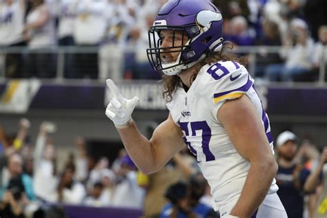 Tj Hockenson Proves Perfect Fit For Vikings Offense Ap News