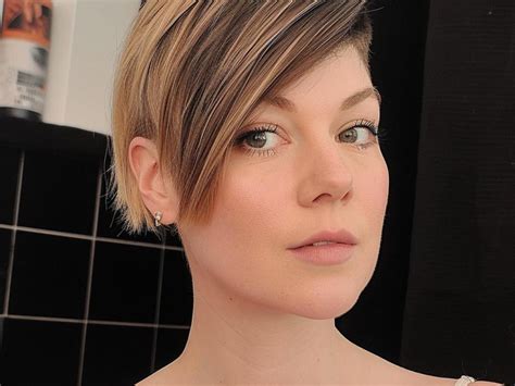 Sink Your Claws Into These 25 Kitty Cuts That Show Off 2024s It Girl Haircut