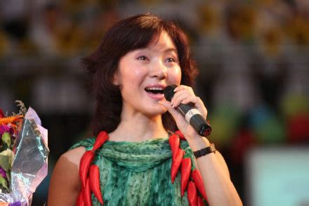陈红演唱常回家看看 金玉米 专注热门资讯视频