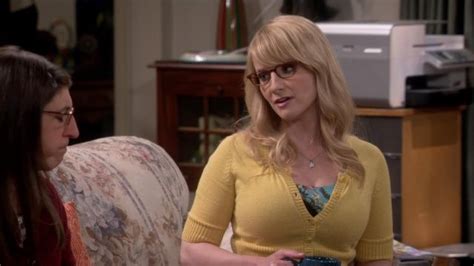 The Necklace Star Of Bernadette Rostenkowski Melissa Rauch The Big