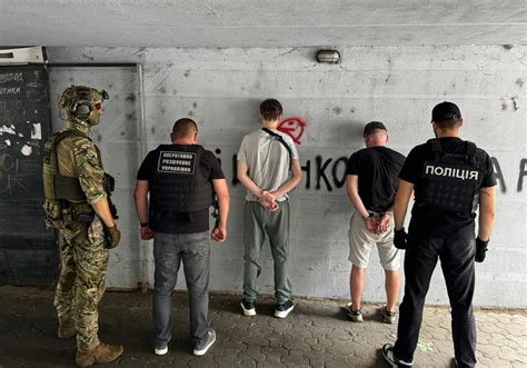 НА ОКОЛИЦІ УЖГОРОДА ЗАТРИМАЛИ ДВОХ ЗАКАРПАТЦІВ ЯКІ ПЕРЕПРАВЛЯЛИ ЧЕРЕЗ