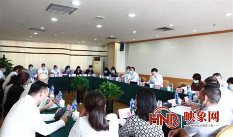 驻马店市驿城区政协委员分界别讨论政府工作报告