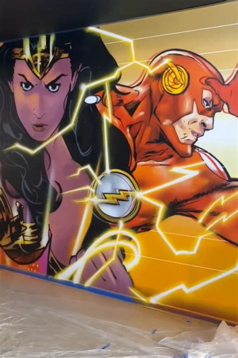 Así Es La Lujosa Casa De Eduardo Yáñez Con Increíbles Murales De