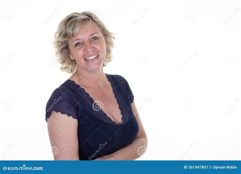 Mujer Madura Y Muy Sonriente Rubia Sonrisa Retrato Senior Con Fondo