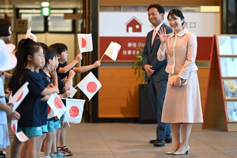 愛子さま 佐賀ご訪問のメークを徹底解説！いつもより“濃いリップ”をつけられたワケは？（2ページ目） 女性自身