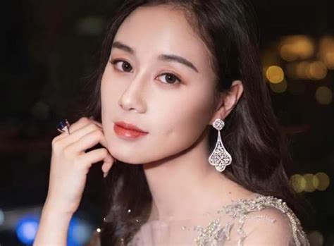 賭王小女兒何超欣是真學霸，獲得雙學士學位，實力不輸哥哥何猷君 每日頭條
