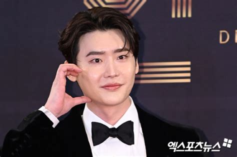 아이유와 열애 이종석 30대 중반 나이현실적으로 고민