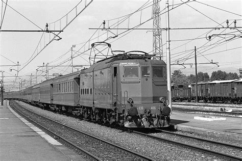 E636.466 powers through Arezzo on a southbound express | Flickr