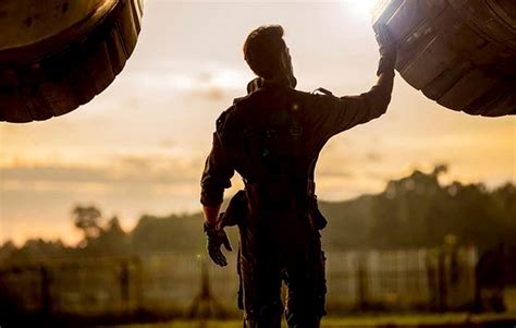 Sneak Peek Alert Hrithik Roshan Drops Fresh Still From Fighter 7