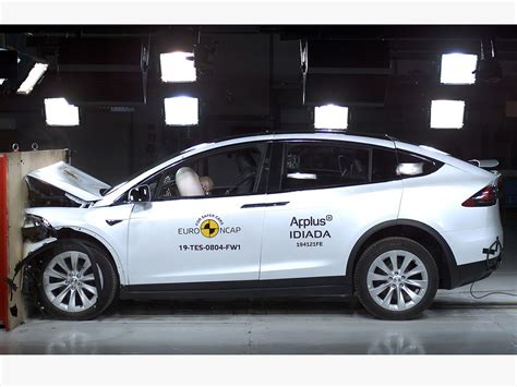 Foto Oeamtc Zwoelf Autos Crashtest Grossteil 5 Sternen 003 Vom