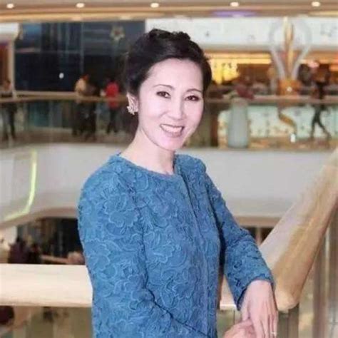 首富王健林和漂亮妻子林寧近照 每日頭條