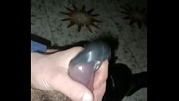 Masturbación con leggins de cuero negro y extensor de pene XVIDEOS