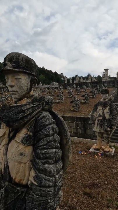 五一节来云南龙陵松山战场遗址，看到娃娃兵的雕像，50岁的我泪目了 最小的9岁最大的15岁，一群孩子在本该读书的年纪，却扛起了保家卫国的重任，冲