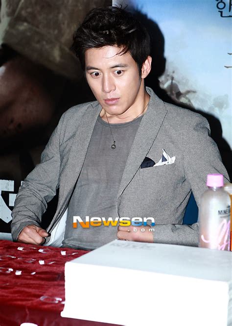 포토엔 고수 ‘팬 사인회 용지의 깜놀 손에 잡히는 뉴스 눈에 보이는 뉴스 뉴스엔