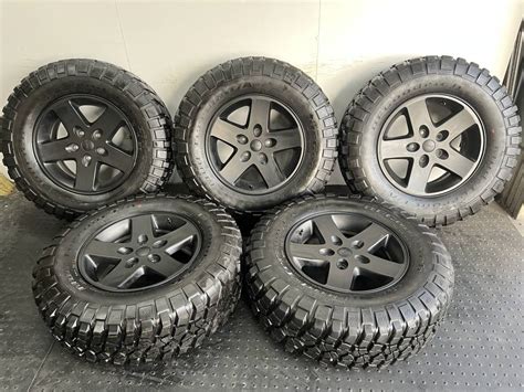【傷や汚れあり】売り切り 中古ホイール Jeep Jkラングラー Jlラングラー 純正17インチアルミホイールタイヤ付き5本セット Bf