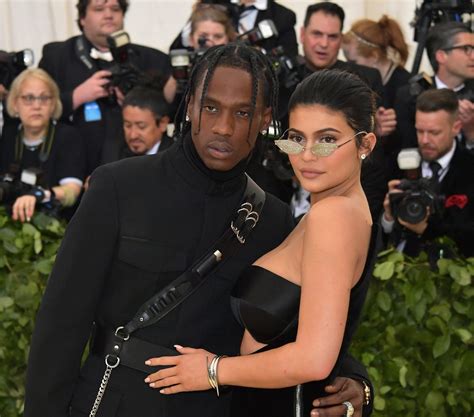 Новый роман Трэвис Скотт отдыхает на яхте с моделью