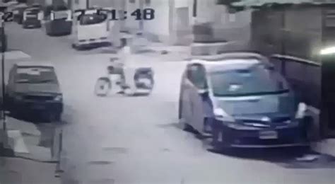 Karachi Ki Awaz ® On Twitter کراچی کے علاقے ناظم آباد 1 نمبر میں کار