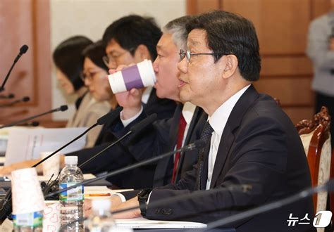 모두발언하는 노연홍 의료개혁특별위원회 위원장 뉴스1
