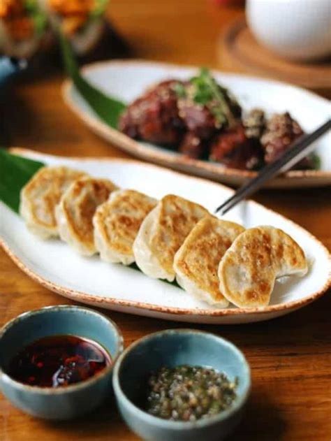 What Are The Major Differences Between Momo And Kothay