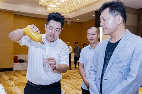国家一级演员何政军倾情代言国峥品牌开启酱酒行业发展新篇章 情怀 文化 英雄