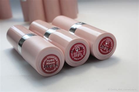 10 оттенков помады Avon "СуперУвлажнение" с гиалуроновой кислотой ...