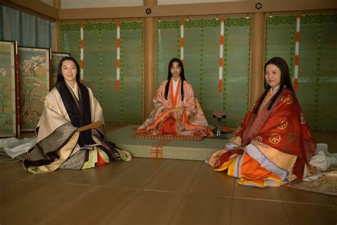 （写真）『光る君へ』“まひろ”吉高由里子、“彰子”見上愛への恋愛指南に反響「ナイスアシスト」 ドラマ ニュース ｜クランクイン！