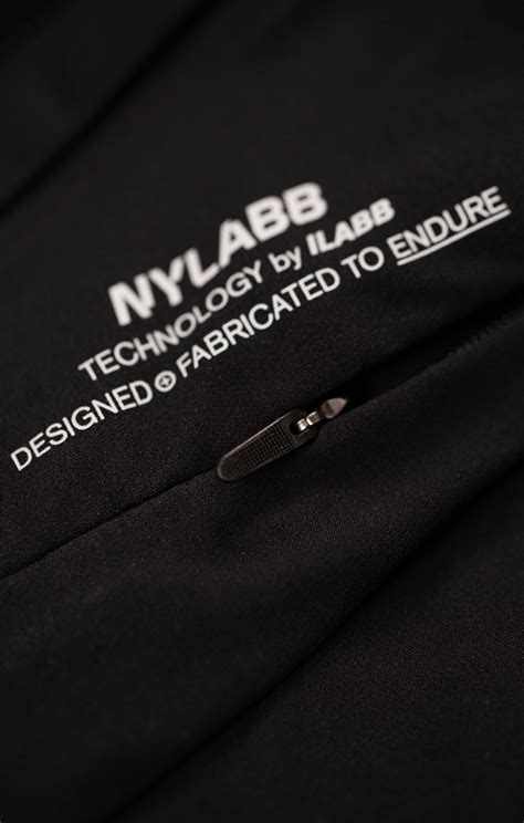 Traverse Ride Short Black Womens Ilabb