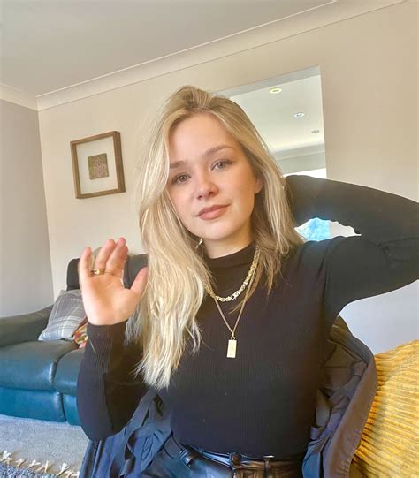 Connie On Twitter 👋hi