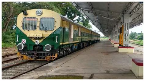 Indias Smallest Passenger Train That Has Only Three Coaches Travels Only 9kms