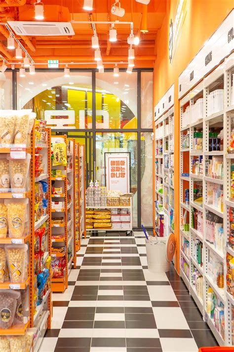 브랜드컬러로 포인트를 준 90평 쇼핑몰 인테리어 업체 Supermarket Design Interior Retail