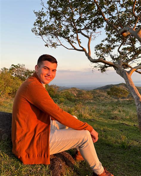 Bryan Varela Bryan V R • Instagram Photos And Videos