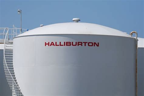 Halliburton Agrees To Buy Baker Hughes Wsj