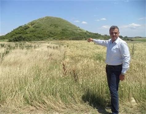 Отпускат 1 6 млн лева за разкопки на най голямата тракийска могила у нас