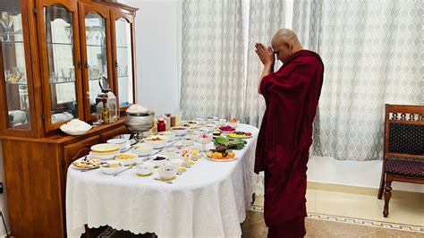 සම්බුද්ධ පූජාව සහ මහා සංඝරත්නය උදෙසා දානය 17052016 Youtube