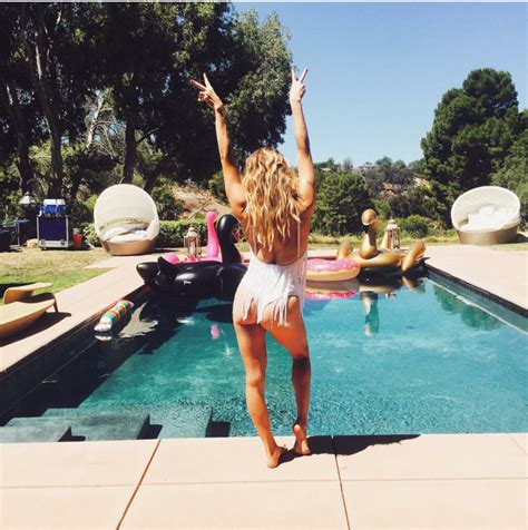 Leann Rimes Ass In A Bikini Of The Day