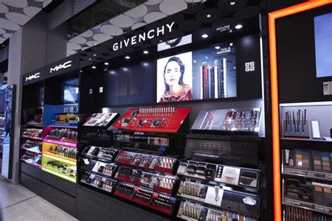 ＜保存版＞cosme Tokyo取り扱いブランド一覧【デパコス編】｜美容・化粧品情報はアットコスメ デパコス エレガンスクルーズ 原宿駅