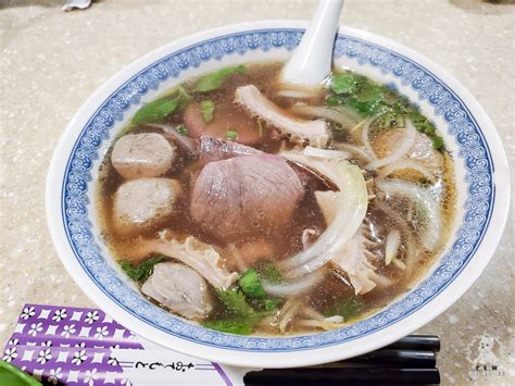 武鼎越豐台北信義市政府站食記永吉路30巷超人氣排隊美食湯頭鮮美的越南河粉生春捲火車頭河粉鮮牛肉河粉都超讚 卡爾茗 CLM 美食旅遊